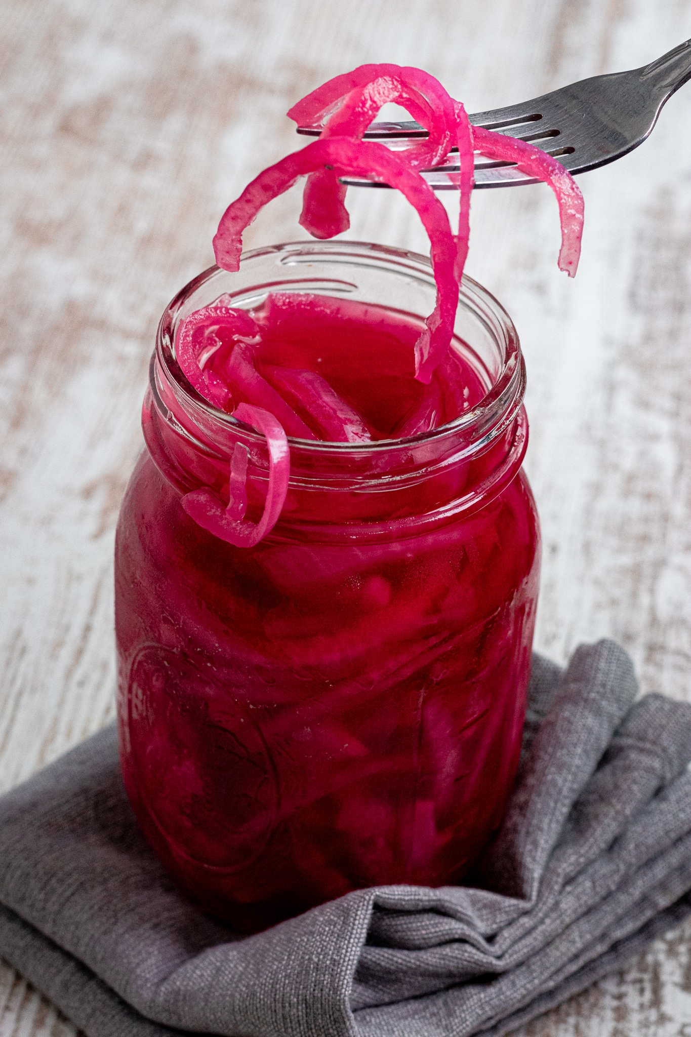 Quick and Easy Pickled Red Onions - ZardyPlants