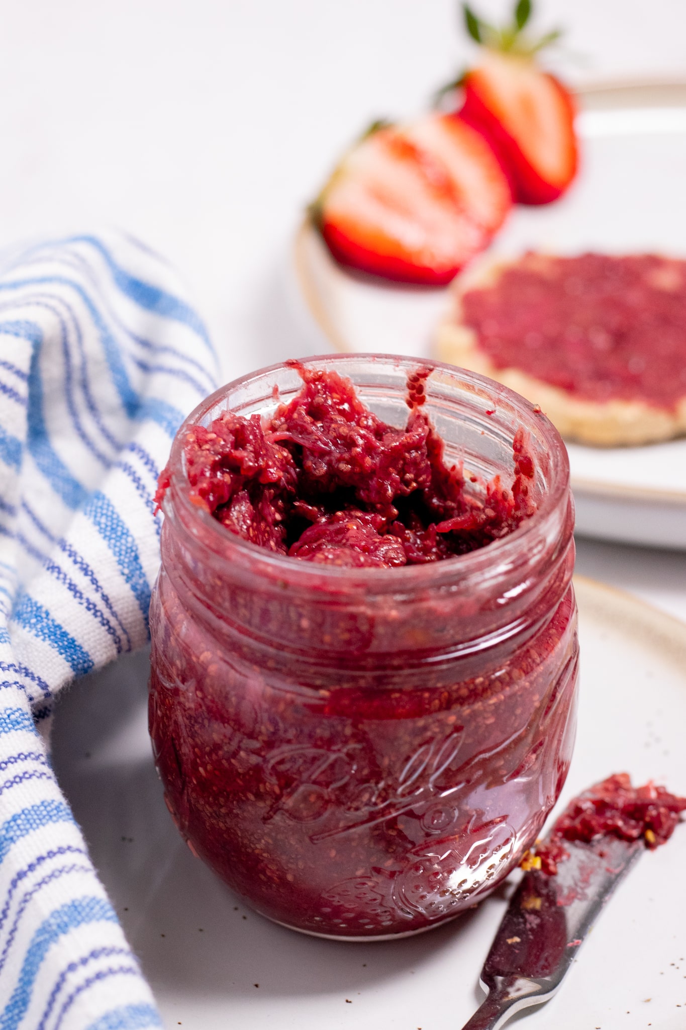 3 Ingredient Vegan Strawberry Jam Sugar Free - ZardyPlants