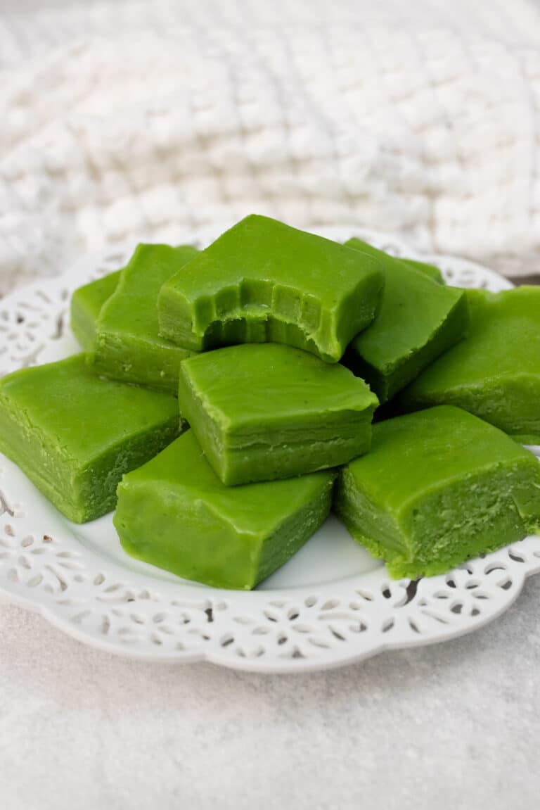 Matcha Fudge (Dairy-Free and Easy!) - ZardyPlants