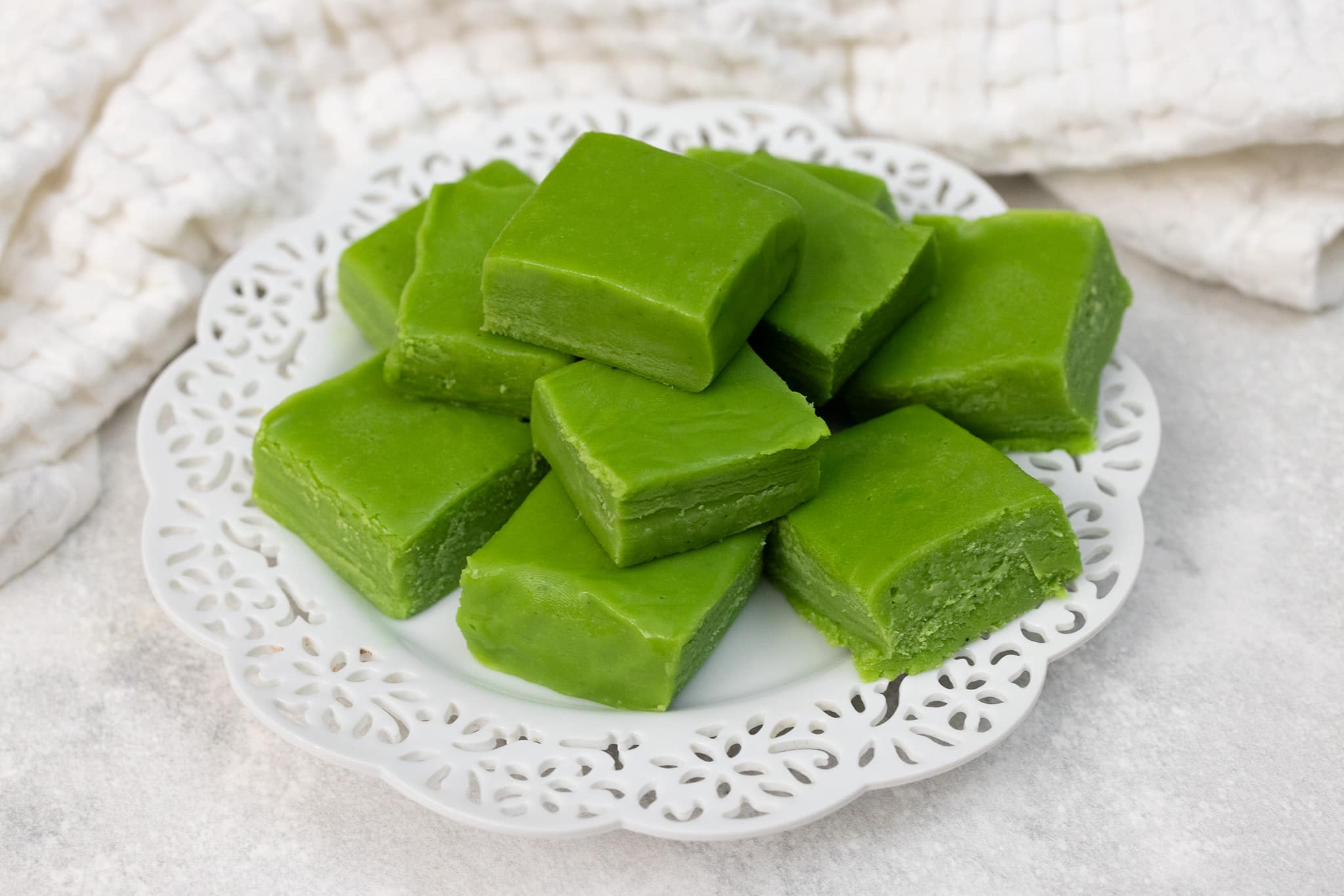 Matcha Fudge (Dairy-Free and Easy!) - ZardyPlants