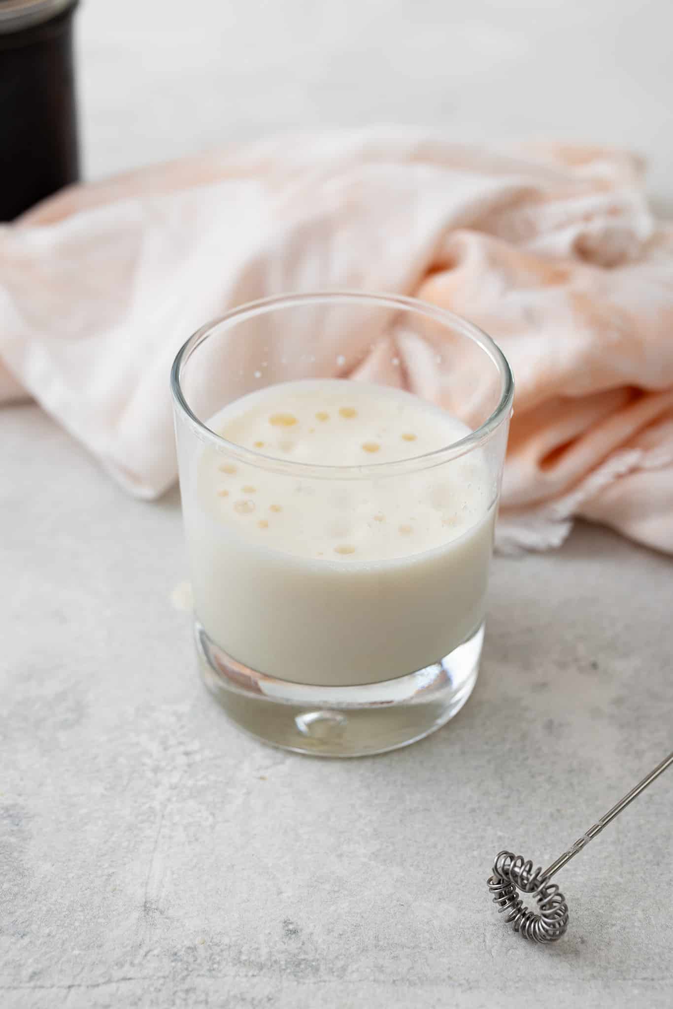 Delicious Vanilla Vegan Cold Foam Recipe (Dairy-Free) - ZardyPlants